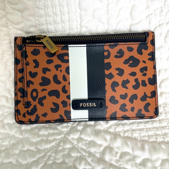 Fossil | Bags | Fossil Womens Logan Leather Zip Card Case Wallet With ...